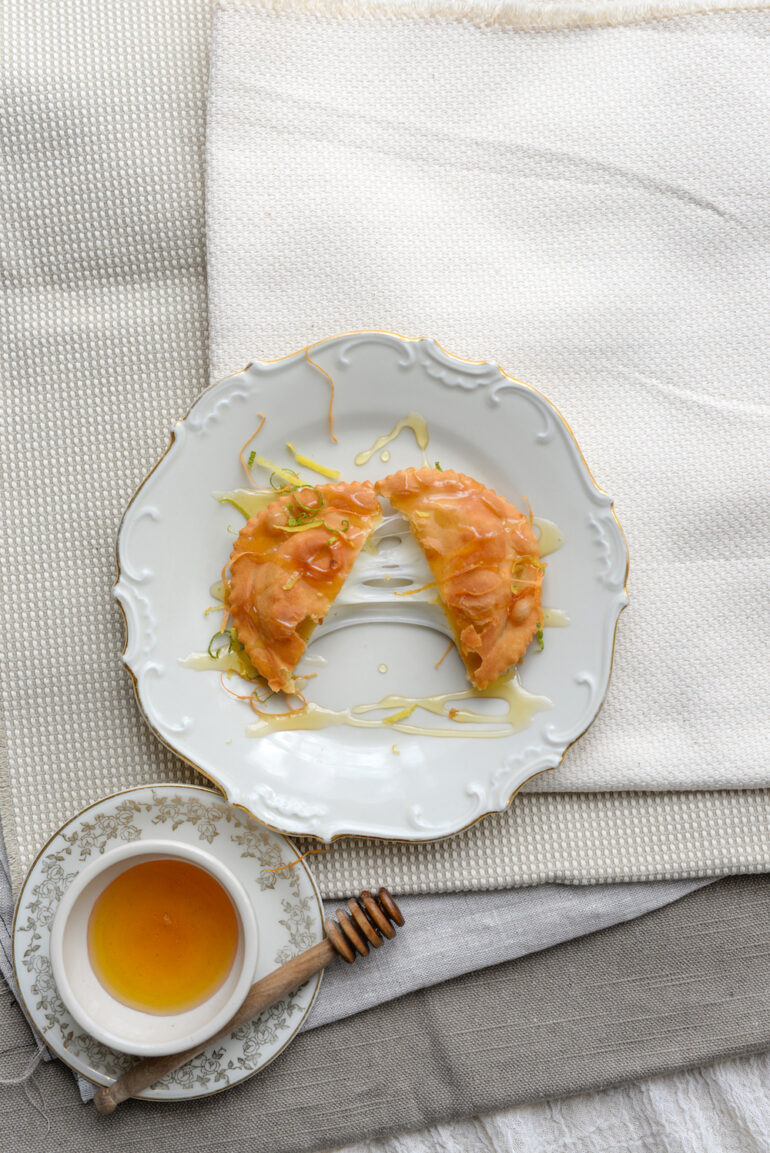 Sebadas - Eine feine Sardische Süßspeise mit jungem Pecorino und Honig